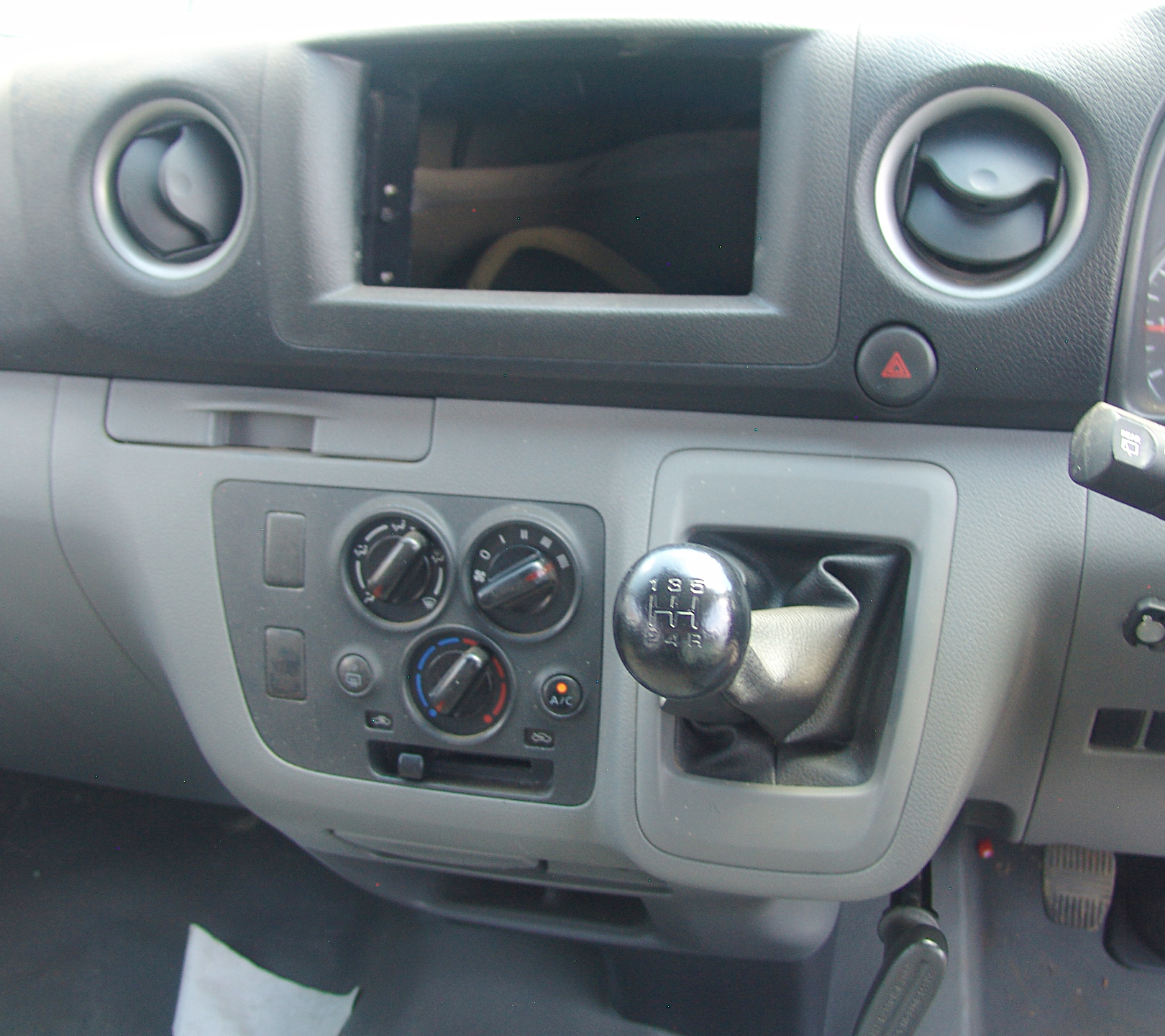 2016 Nissan NV350 2.5 16-seat Impendulo – Integra Auto